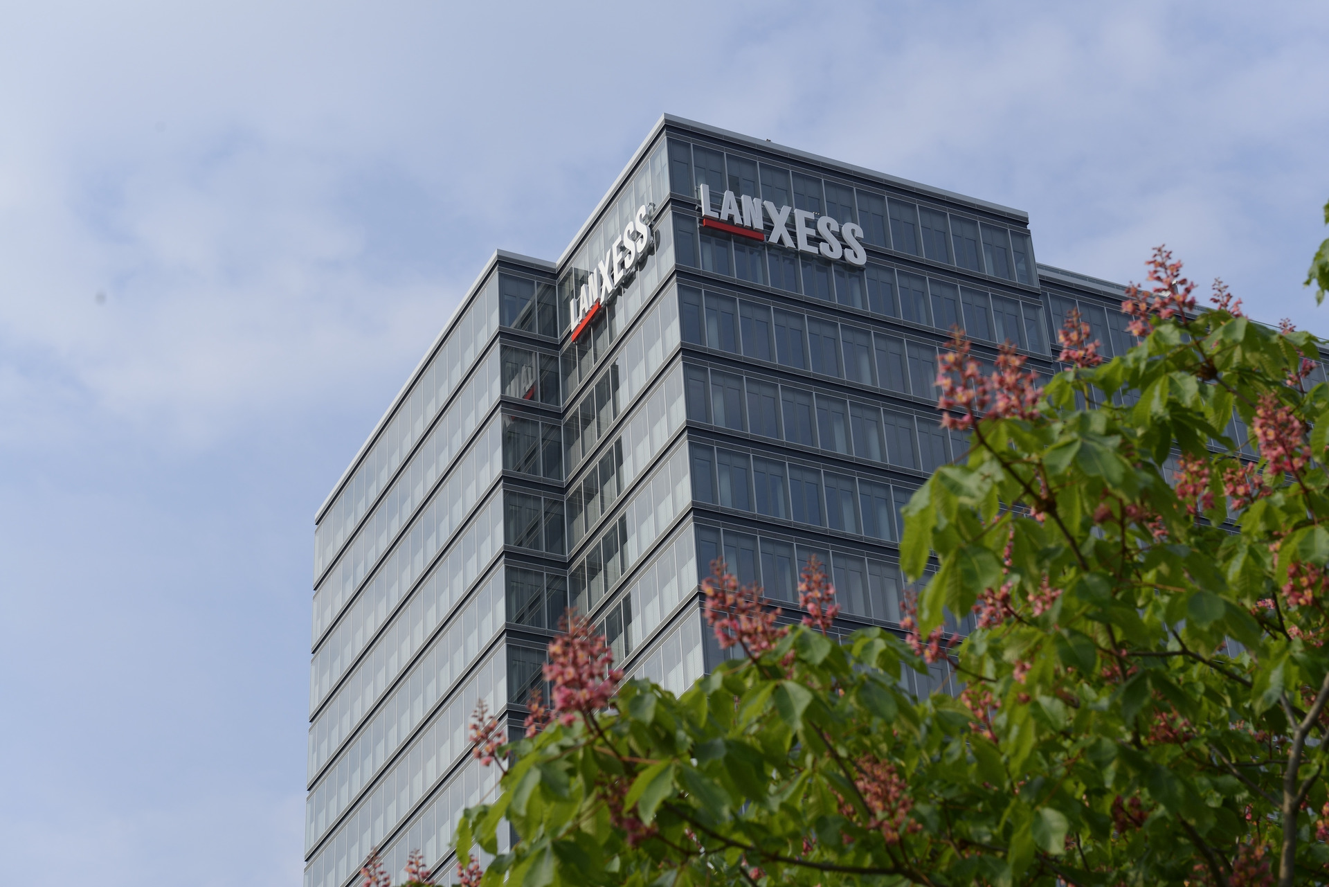 LANXESS completes sale of membrane business to SUEZ
